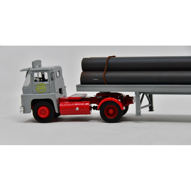 Sunter Brothers - Guy Invicible avec remorque plateforme de chargement ...